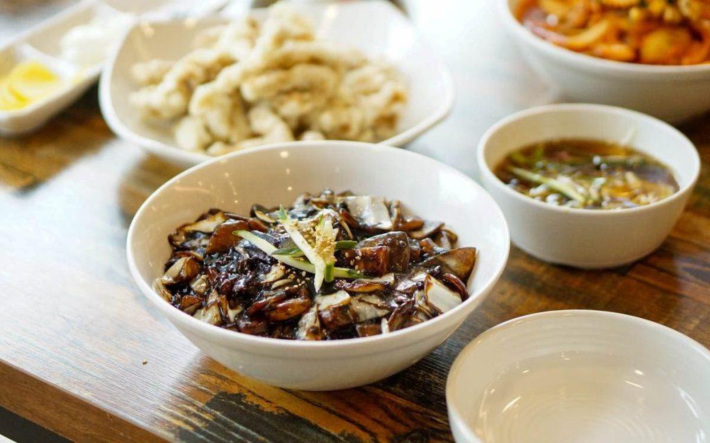 TOP quán mì tương đen ngon nhất Hà Nội - DELIVERY K